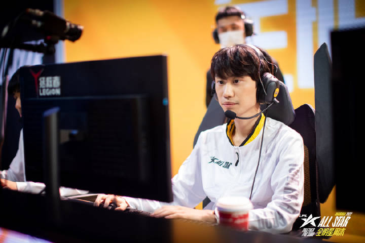 Doinb：和我关系好的选手都知道了 没和新一讲 他那个大嘴巴....-直播吧