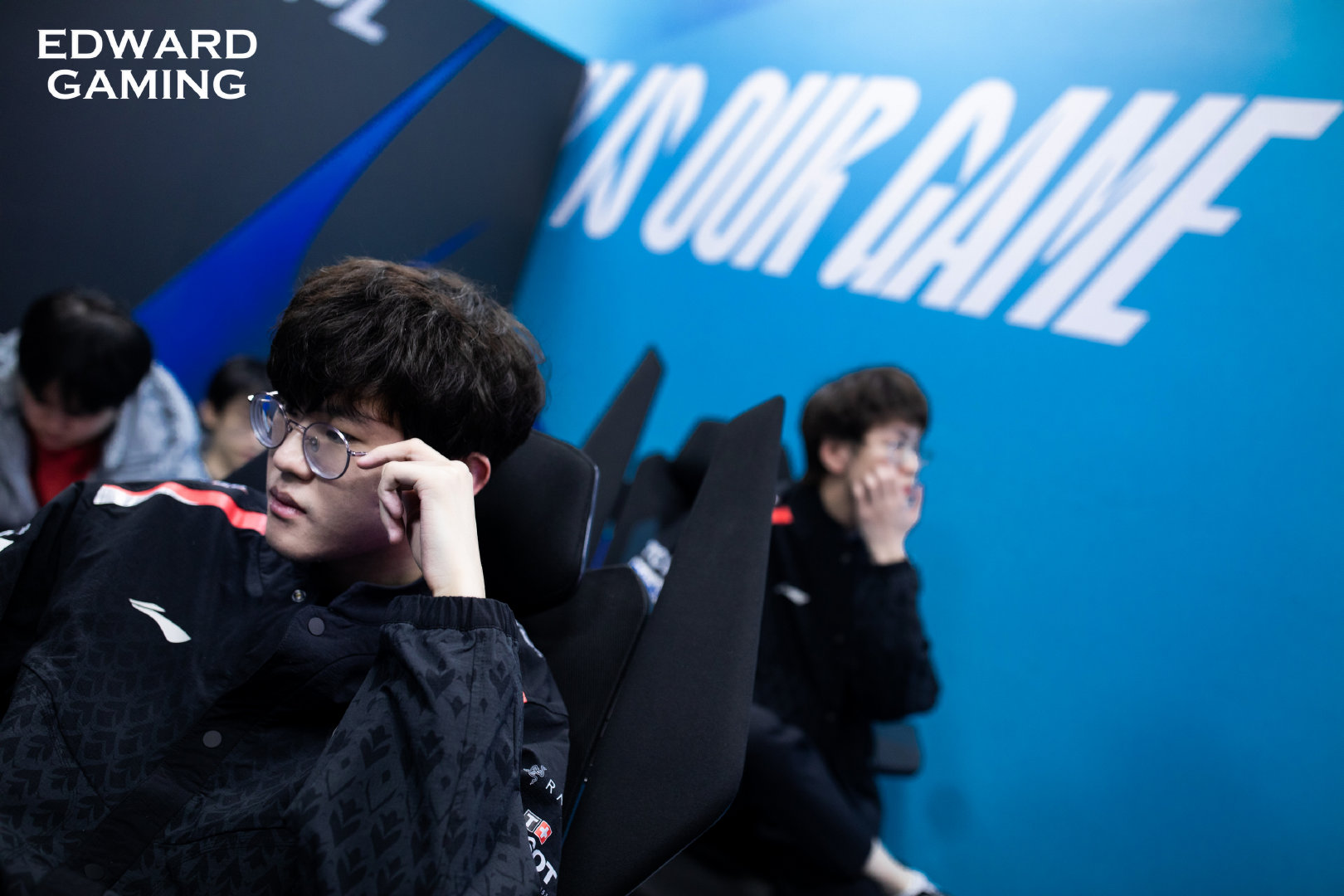 EDG分享落败返图：Leave乖乖站好 遭到教练Maokai训话-直播吧