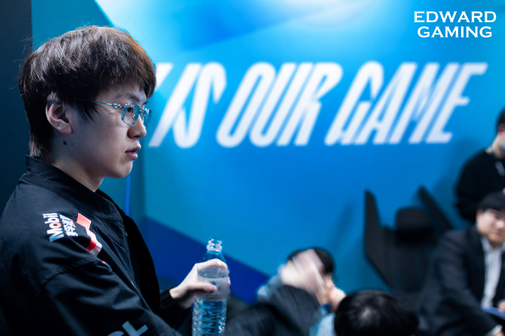 EDG分享落败返图：Leave乖乖站好 遭到教练Maokai训话-直播吧