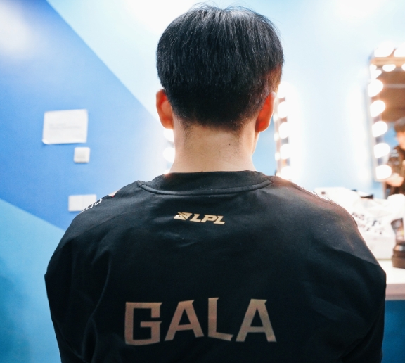 这次下路很难做事啊！惨遭突脸针对 GALA屡次阵亡打出1-7-6-直播吧