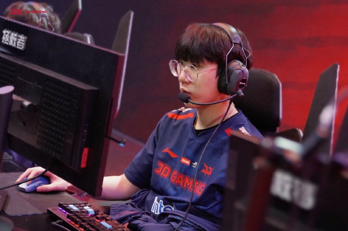 没有Uzi谁能挡我？Ruler对位爆杀Gala 两局完美数据9-1-7-直播吧