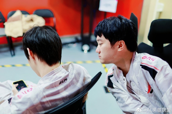 AL成为LPL联赛有史以来 第十一支遭遇开赛六连败的队伍-直播吧