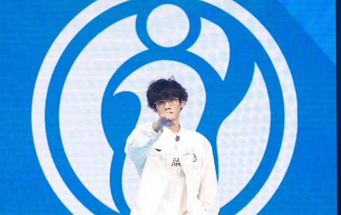 YSKM回应Zeus生日祝福：感谢你当我陪练对象 也谢谢你的指导-直播吧