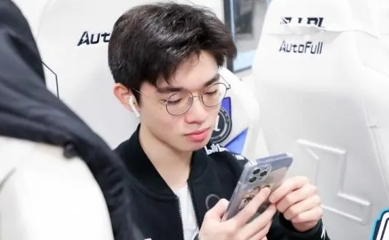 【绝对核心】Doggo成队内大哥 你觉得他是UP的绝对核心吗？-直播吧