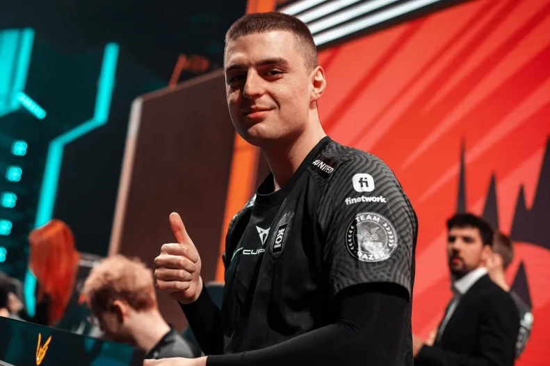 LEC官推列出KOI下路Comp首局数据：伤害比42.4%分均输出726-直播吧