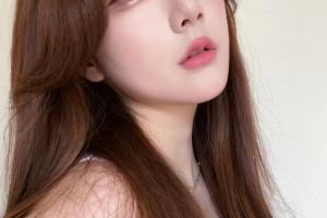 解说Kitty晒照：情人节快咯哟～ 🌹-直播吧