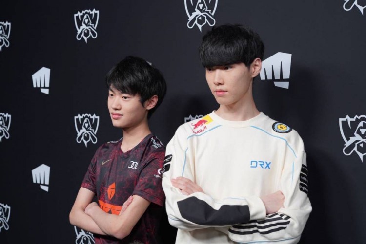 世界上的另一个我！knight与Chovy在今天同时解锁生涯300胜成就-直播吧