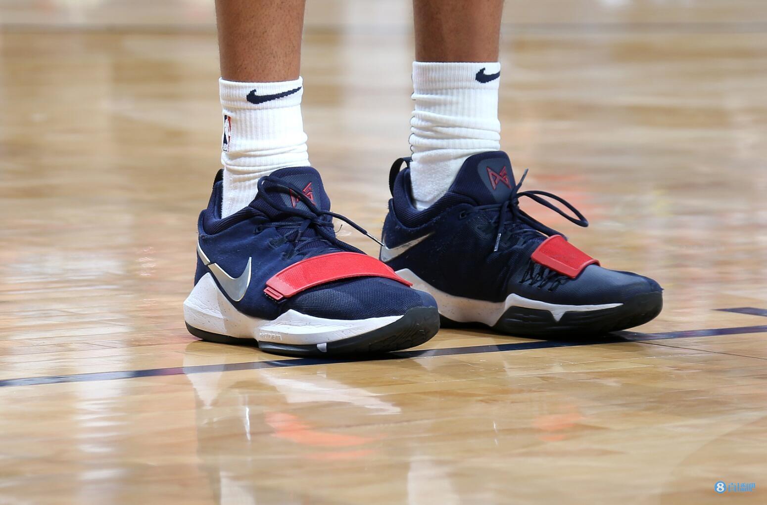 经典神鞋！鹈鹕二年级生墨菲上脚PG1 砍下41分7板&射落9记三分-直播吧