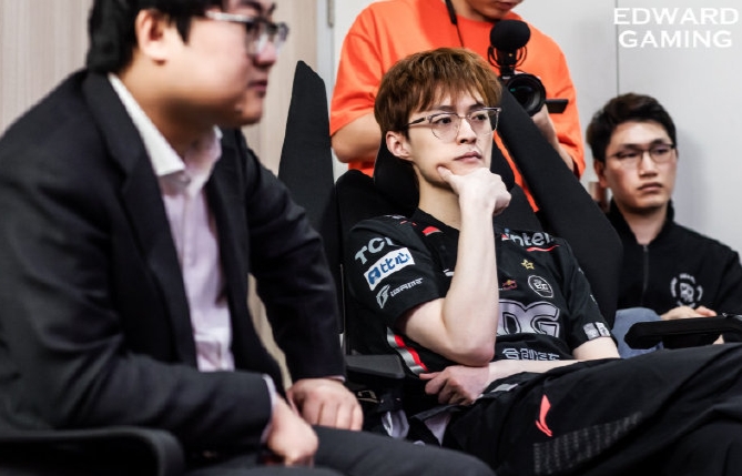 FoFo狐狸绝境难救主 Yagao无解小法彻底击碎EDG-直播吧