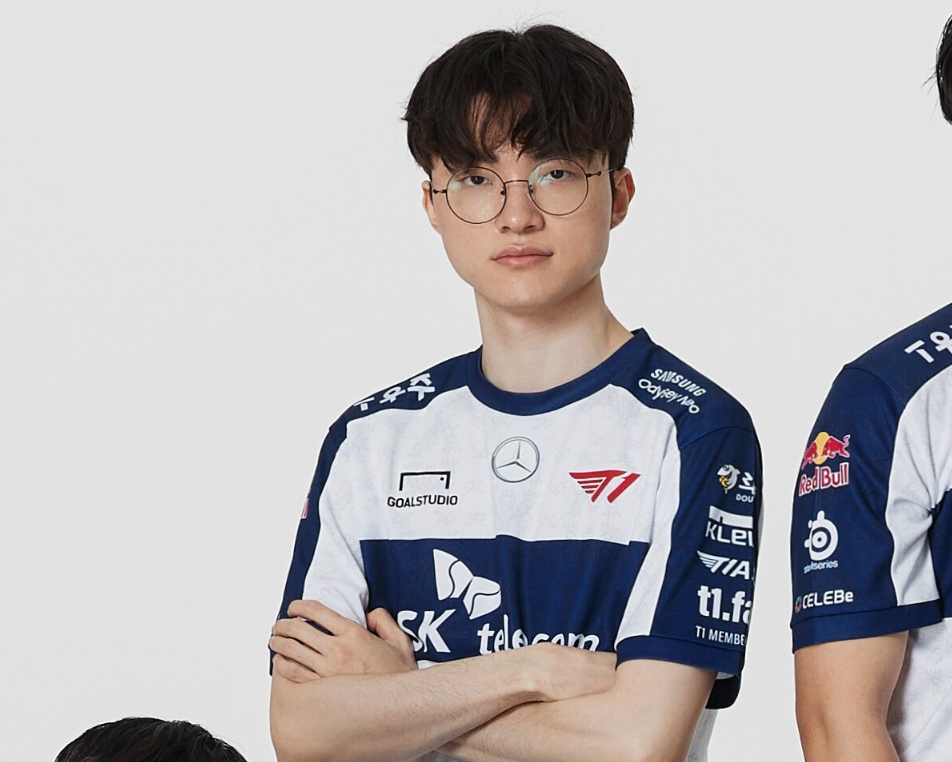 韩媒：奔驰韩国赞助T1战队 赠送Faker选手一辆百万级AMG豪车-直播吧