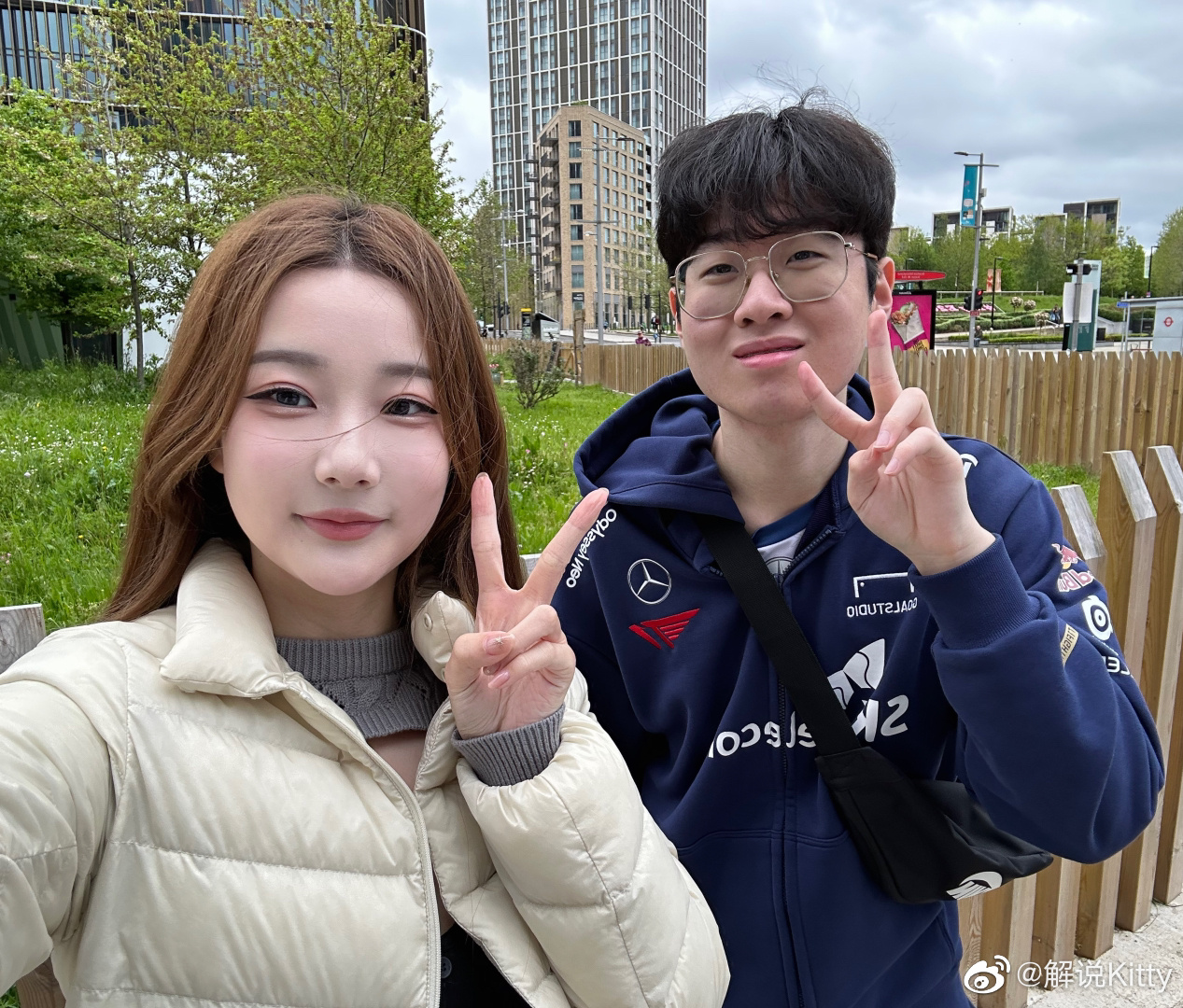 女解说Kitty晒照：去吃早饭的路上遇到了T1的Keria和Zeus-直播吧