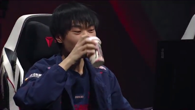 直接标记然后读书！对位Faker，Knight安妮出杀人书并达到22层-直播吧