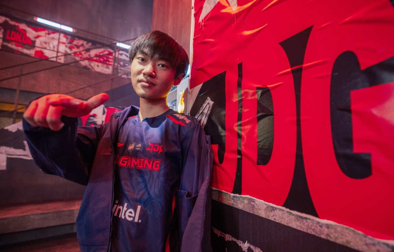 下次笑的再开心一点！JDG赛后返图：中上满脸喜悦 Ruler接受教导-直播吧