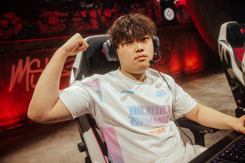 T1比去年还好打！Bin状态神勇状态碾压Zeus-直播吧