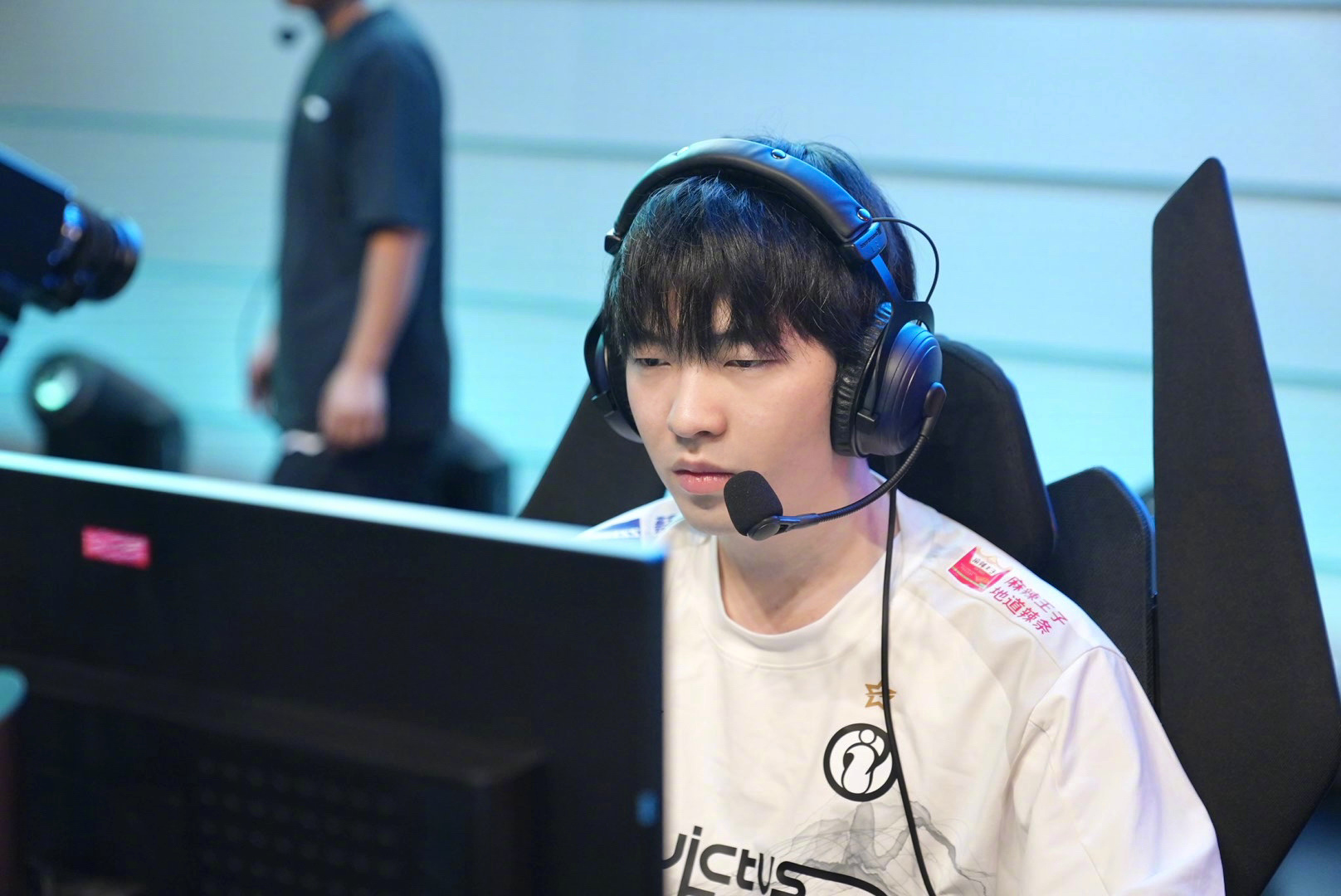 同样是RNG出身怎么差距这么大？Cryin两局隐身毫无作为-直播吧