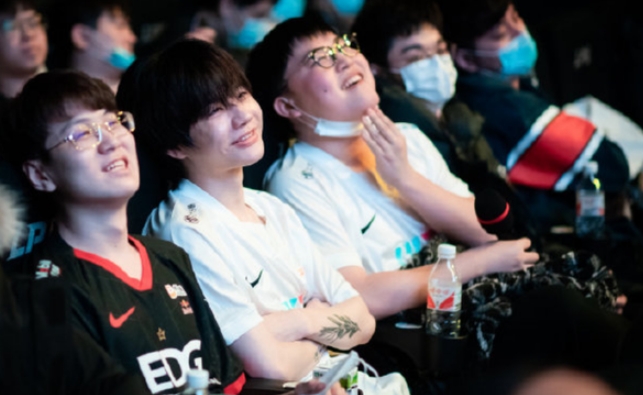 Uzi+Meiko+Ale+Jiejie+FoFo EDG本赛季到底能走多远？-直播吧