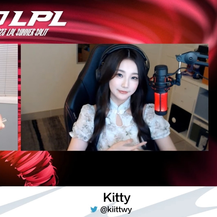 解说Kitty晒照：今天穿的是旗袍哦~-直播吧