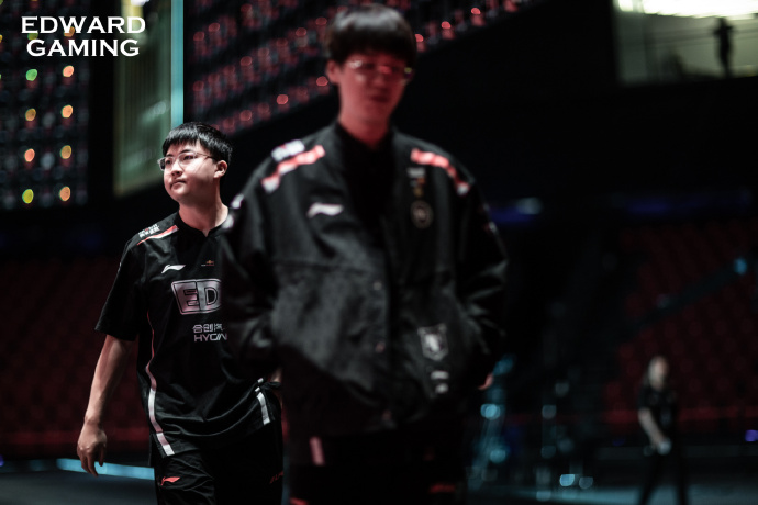 状态差距过大？EDG春季赛横扫RNG 夏季双方变阵后却遭RNG横扫-直播吧