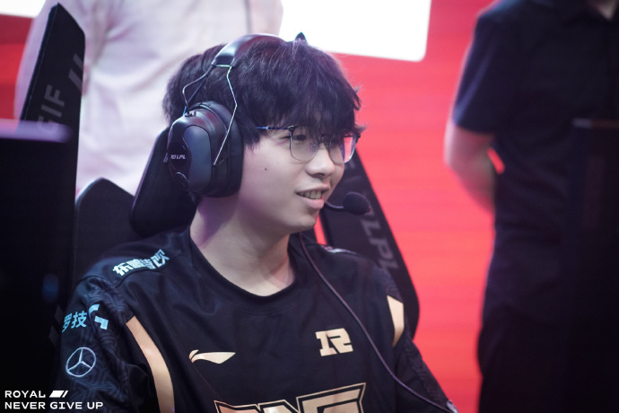 延续压制！RNG常规赛对阵TT六连胜 自2021年起只输一个小局-直播吧