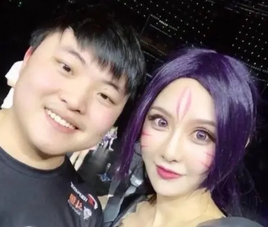 众解说看Uzi卡莎极限操作：这就是Uzi！永远可以信任的人-直播吧