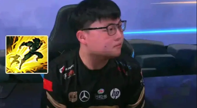 LMS网友狂骂Uzi和FoFo：乌兹每波团都不交闪？？-直播吧