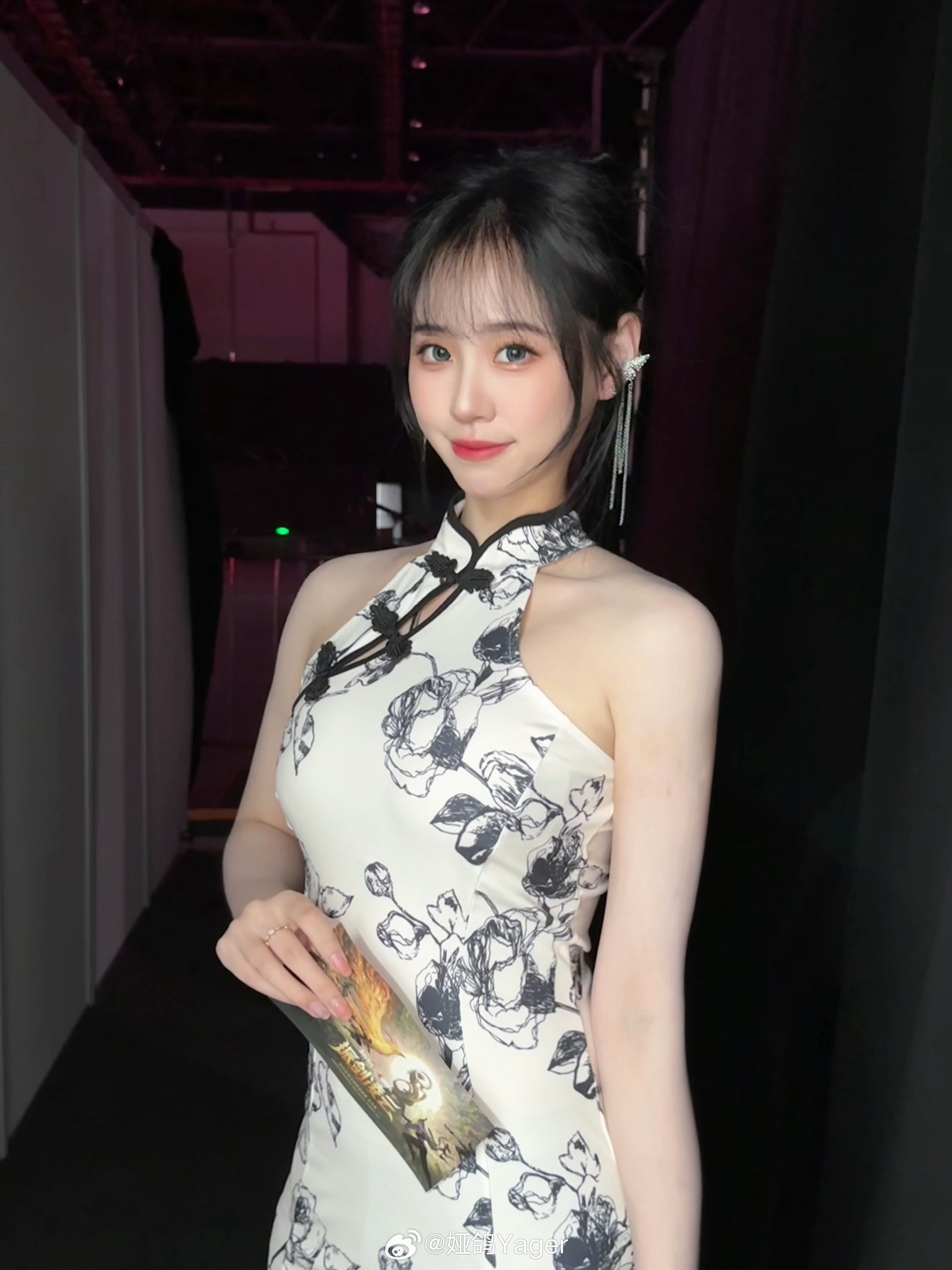 永劫无间主持娅鸽晒照：人前端庄 人后可爱 到底怎么样才能招你喜欢-直播吧