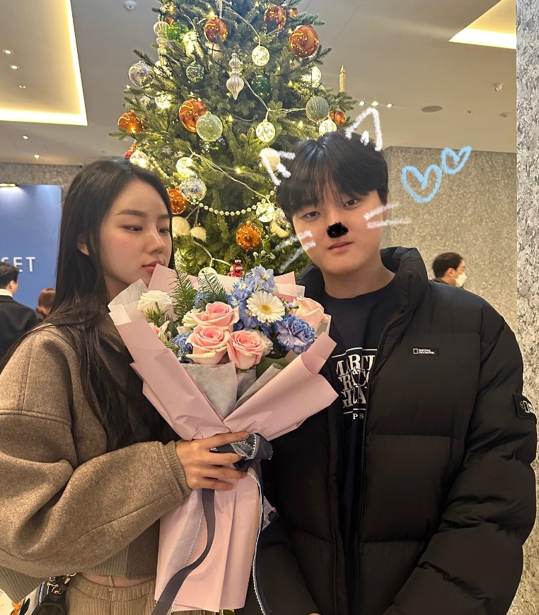 Peyz姐姐更新ins：和家人在一起的Peyz～-直播吧