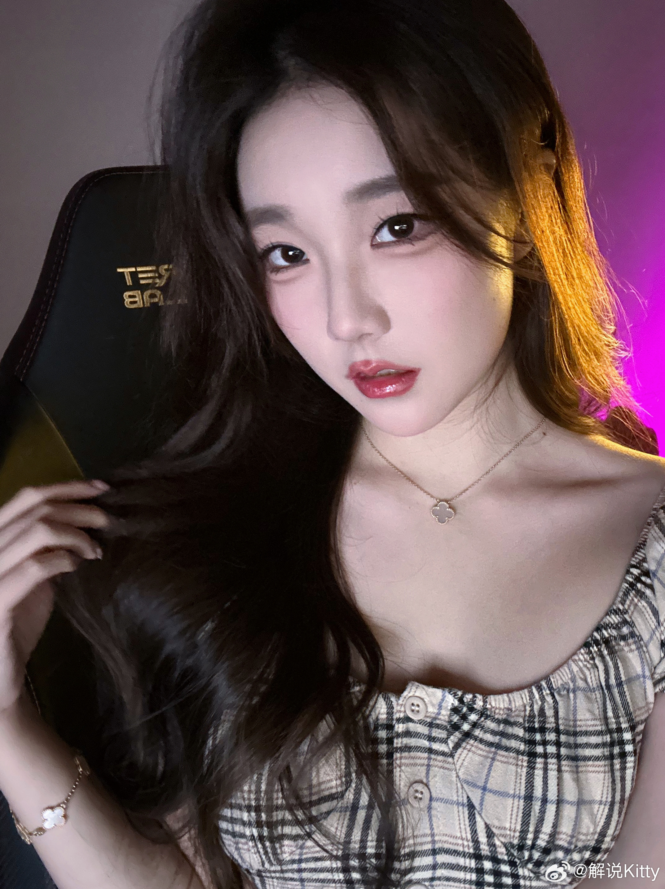 解说Kitty晒照：heartbreak is one thing my ego’s another-直播吧