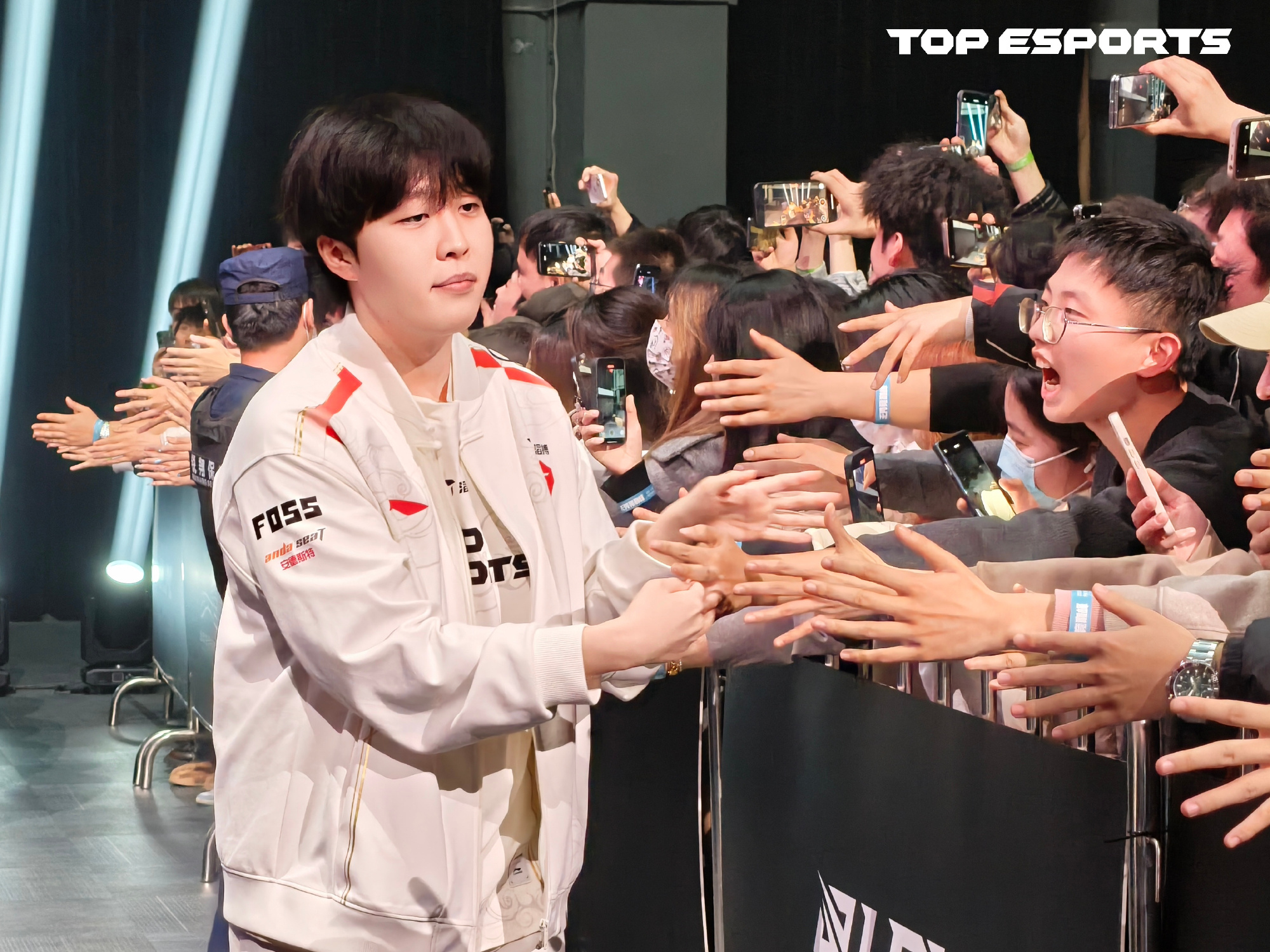 LPL历史第一打野？！Kanavi取得五个联赛冠军 追平厂长夺冠次数-直播吧