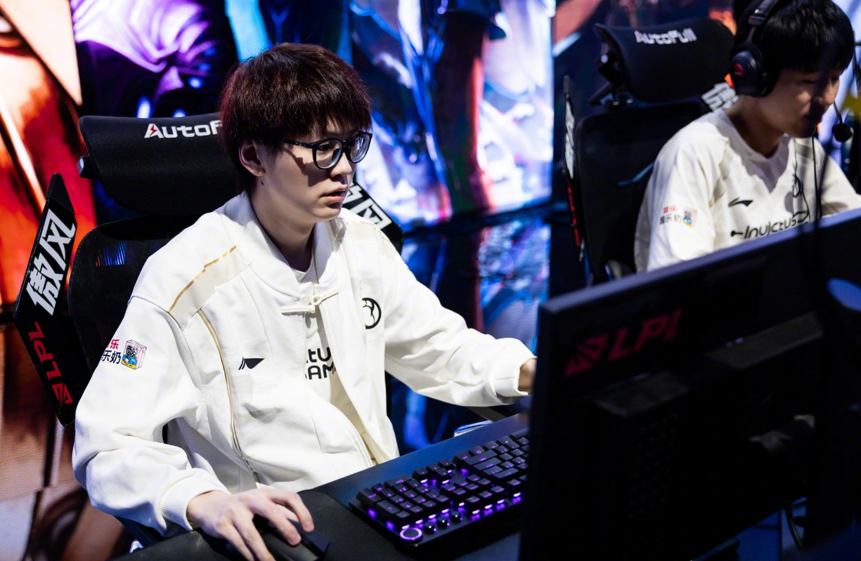 这热搜有些尴尬🤣微博词条#Meiko 菜#排名还高于#iG战胜FPX#-直播吧