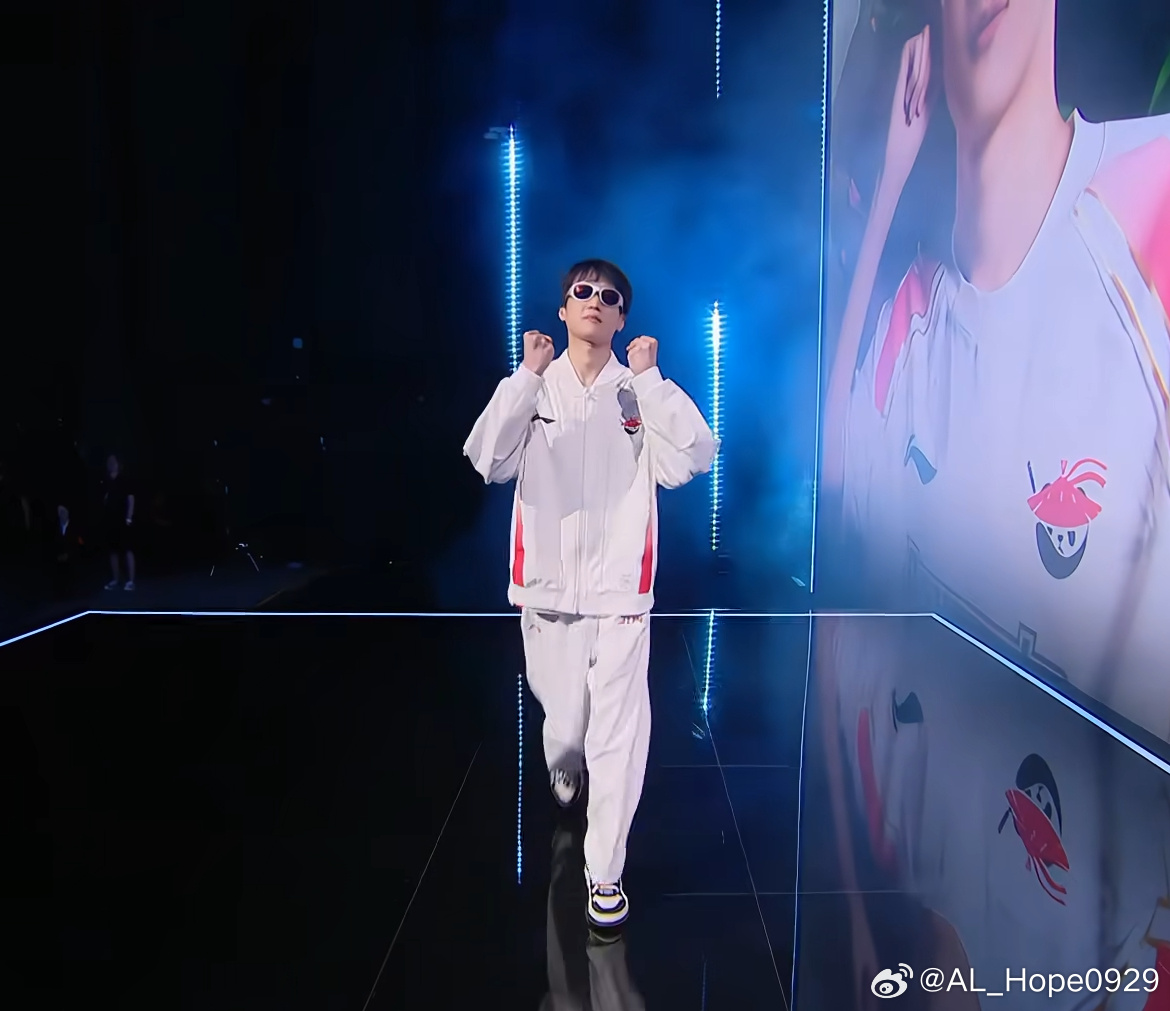 AL.Hope发文：“LCK有Chovy，LPL有Shanks！老香牛逼！”-直播吧