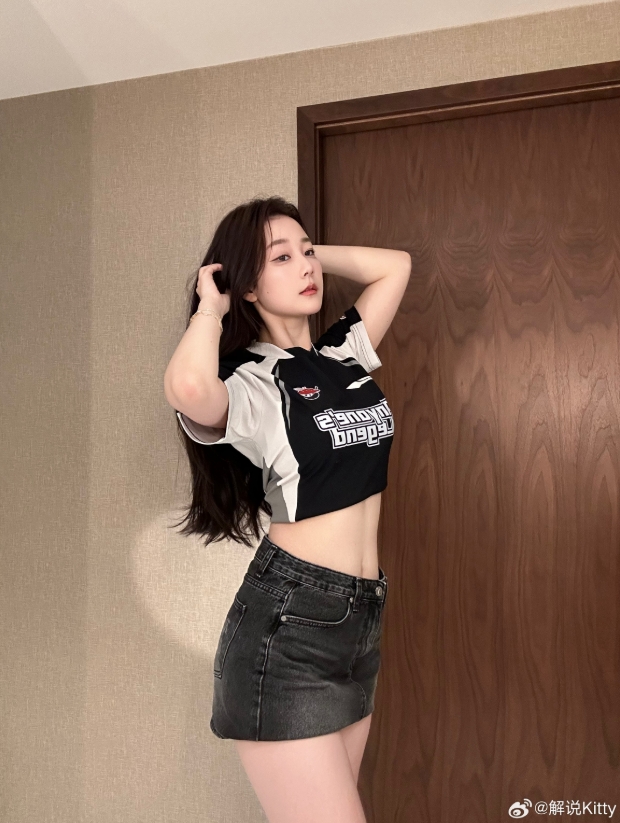 解说Kitty晒照：希望AL与BLG可以显示出来自己的风采-直播吧