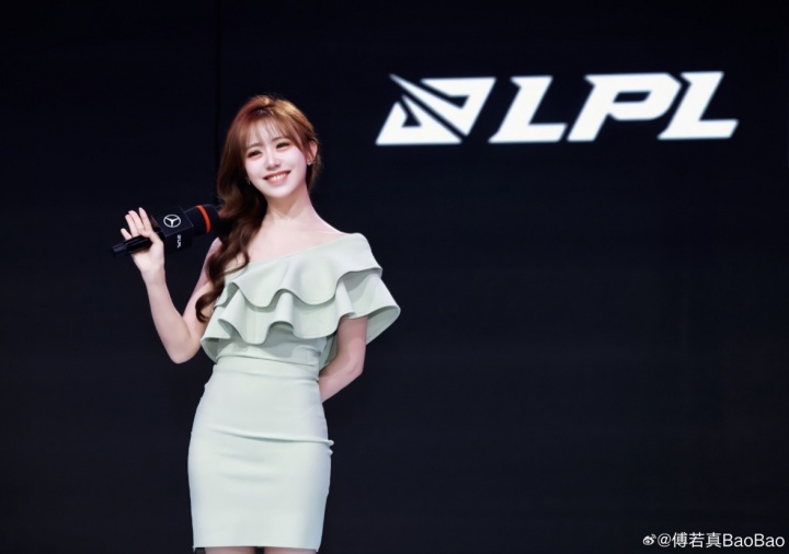 🥰保养得真好~LPL女主持Baobao晒照：青提茉莉 & 牛奶香槟-直播吧
