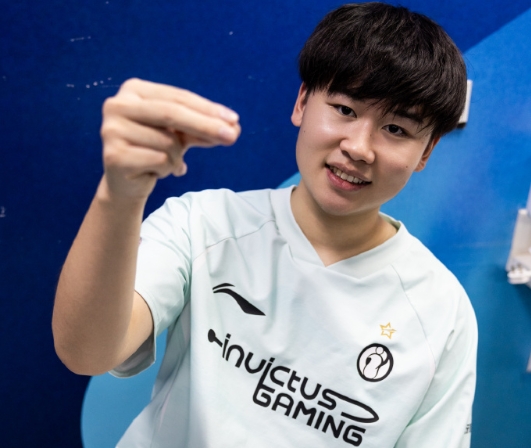 完成闭环😅今日之后的转会市场 实现了FPX、iG、BLG三队打野互换-直播吧