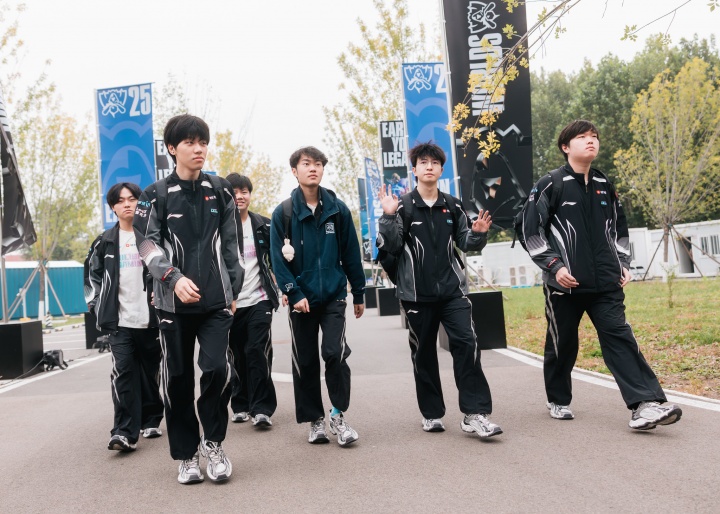 输一不能输二！BLG首轮不敌北美100T，但今天轻取北美VKS-直播吧