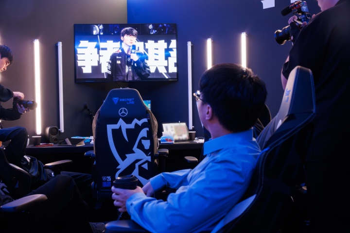 AL不敌T1现场照片：Shanks现场掩面Tarzan后台抱头，Tabe凝望Faker-直播吧