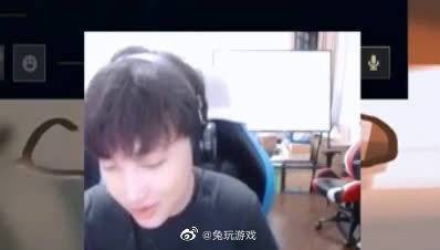 Xiye直播囧事：我们基地好臭啊房间也是，原来是自己踩到shi-直播吧zhibo8.cc