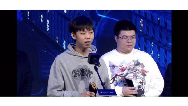 XDD、GodV获奖感言：XDD发言时，韦神都笑得战术后仰了-直播吧zhibo8.cc