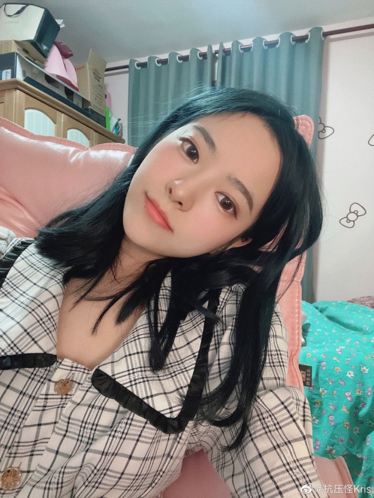 解说Kris晒照：今天是歪脖战神-直播吧zhibo8.cc