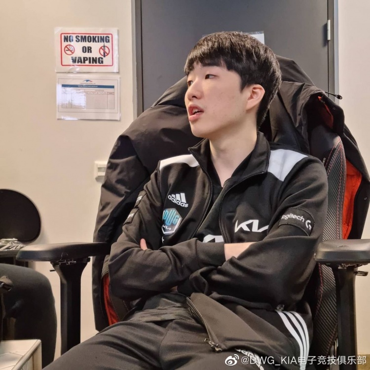 DK官方分享队员照：惊讶表演者之谁在演戏-直播吧zhibo8.cc