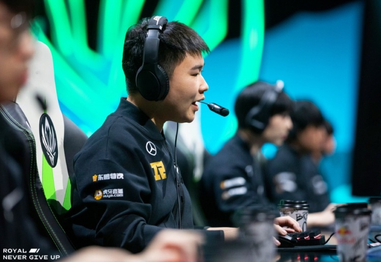 RNG晒Wei帅照：跨越高山大海的相随，身披日月光辉-直播吧zhibo8.cc