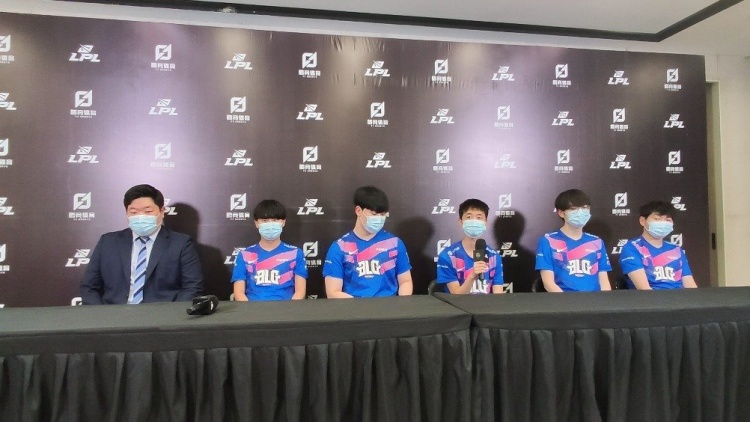 BLG赛后群访Biubiu：第二把单杀回来的话 我队友为我欢呼了一下-直播吧zhibo8.cc