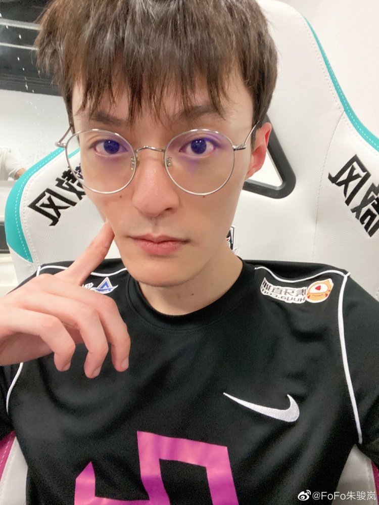 RA_FoFo赛后晒自拍照：今天好开心👍-直播吧zhibo8.cc