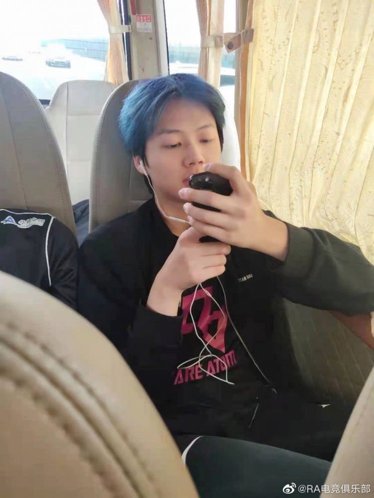 RA赛前图集：闭目养神的iBoy与Leyan-直播吧zhibo8.cc