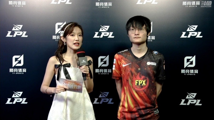 英文流赛后采访FPX.Tian：希望常规赛能拿第一给自己提信心-直播吧zhibo8.cc