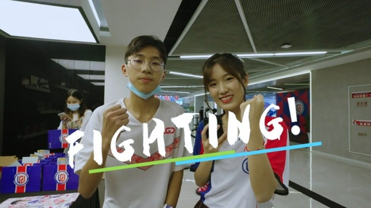 LPL官推发布VLOG：夏安带领我们杭州LGD的后台揭秘-直播吧zhibo8.cc