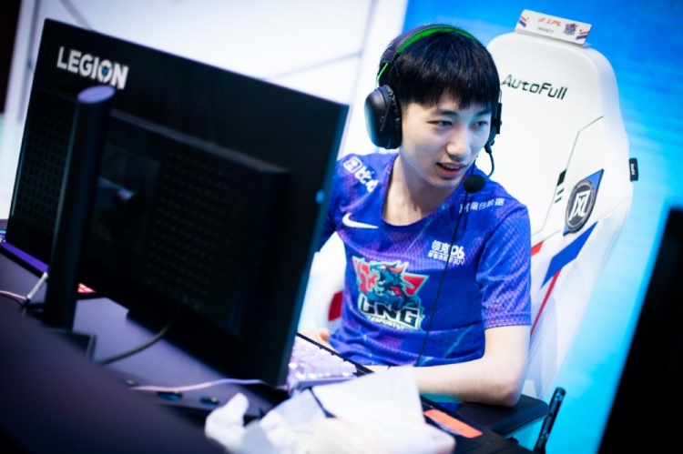 LNG赛场返图：恭喜LNG晋级四强！期待这个夏天的奇迹继续上演~-直播吧zhibo8.cc