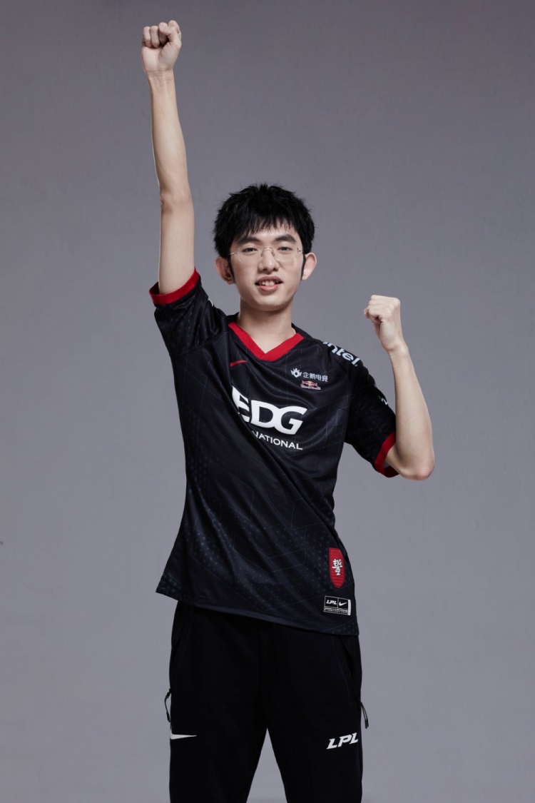 EDG出征S11定妆照：中单你怎么不起飞了？-直播吧zhibo8.cc