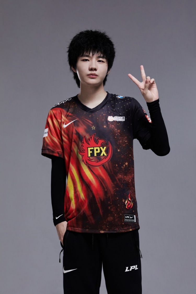 FPX出征S11定妆照：硬币哥这个世界赛多喝点水！-直播吧zhibo8.cc