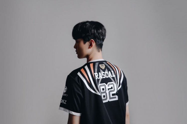 Gen.G 公布S11队服：单人照个个拍正脸 就哥拍的背影-直播吧zhibo8.cc